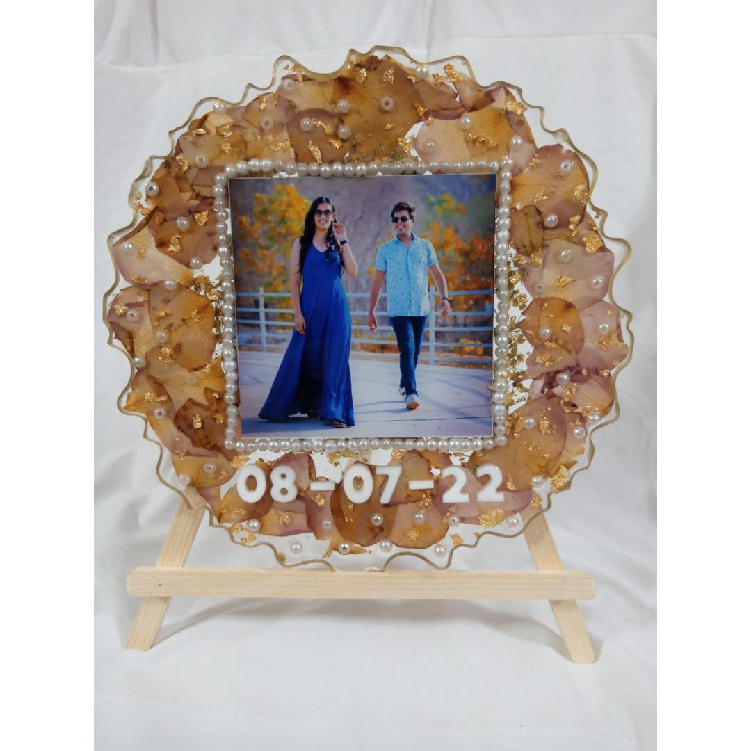 Viciniti : Resin photo frame with date